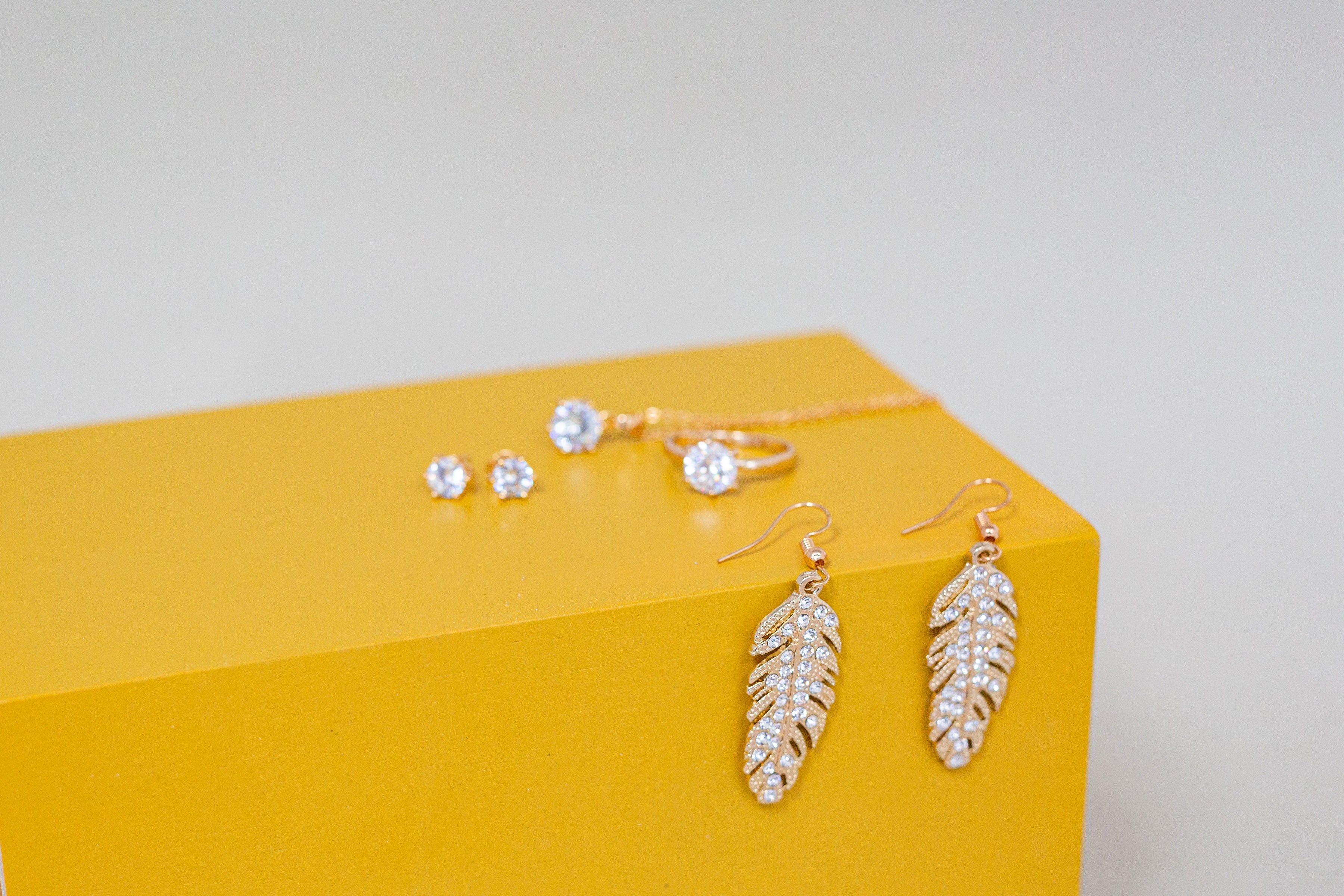 Gold Crystal Solitaire Tri-Set With The Worlds Finest Crystals – Clear ...